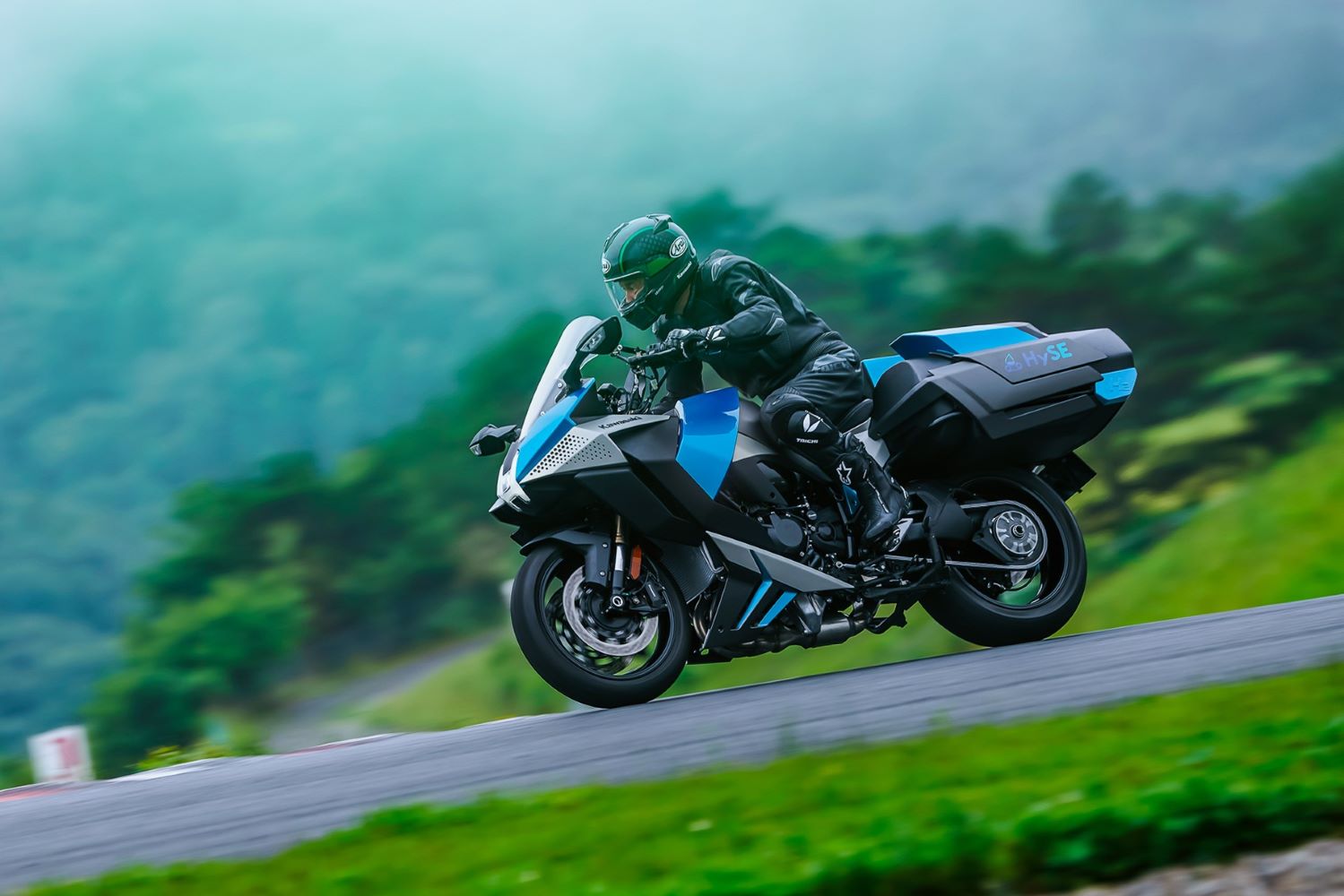 Kawasaki Unveils a Hydrogen-fueled Motorcycle | Rider Magazine
